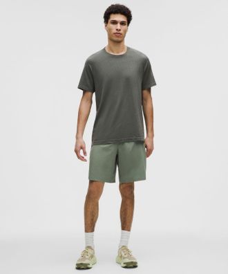 lululemon Pace Breaker Shorts ohne Liner f&uuml;r M&auml;nner - 23 cm - Gr&ouml;&szlig;e 2XL in Willow Leaf