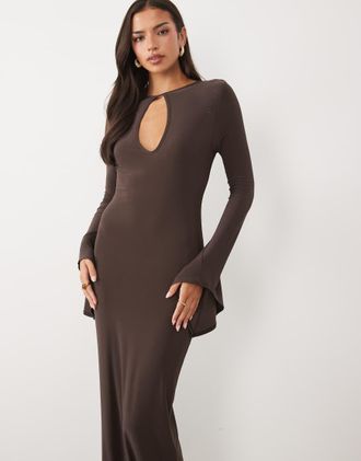 Asos robe longue &agrave; manches papillon et ouverture goutte deau couleur chocolat-Marron