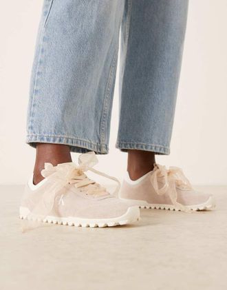 Calvin Klein Jeans - Wildleder-Sneaker in Beige mit niedrigem Profil-Neutral