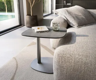 DELIFE Beistelltisch Edge Boot 50x50 cm Keramik Beton Grau Eleny Edelstahl geb&uuml;rstet, Beistelltische