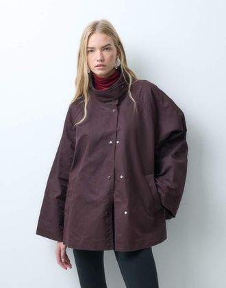 & Other Stories Trenchcoat aus Baumwollmix mit Stehkragen, kurz, in Schokobraun