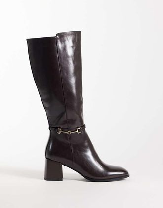 Simmi London Simmi London Romee kniehohe Stiefel mit Horsebit-Detail in Braun