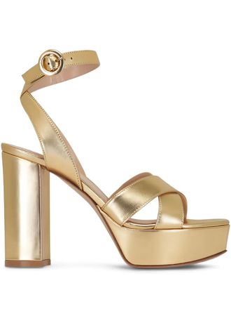 Gianvito Rossi Sandalen mit Plateau - Gold