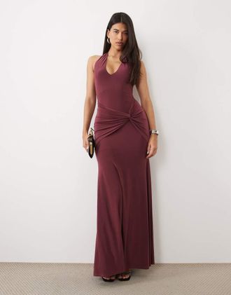 Asos Maxikleid mit Neckholder und gedrehtem Taillendetail in Weinrot