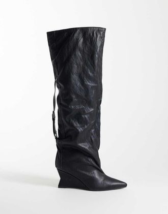 Azalea Wang Azalea Wang Fevor bottes hauteur genou slouch &agrave; talon compens&eacute; en noir textur&eacute;