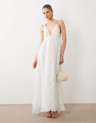 SNDYS Robe longue dos nu aspect lin &agrave; d&eacute;collet&eacute; plongeant et fleurs textur&eacute;es avec perles - Blanc