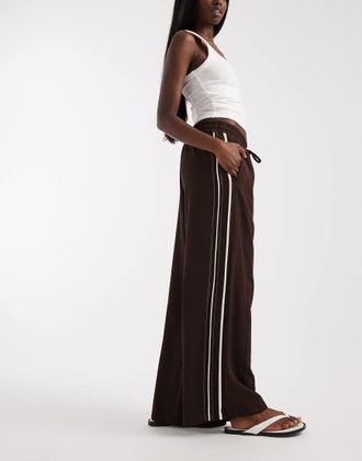 River Island Pantalon de jogging &agrave; bandes lat&eacute;rales cousues - Marron fonc&eacute;