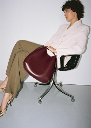 Mango Große ovale Schultertasche bordeaux - Damen - Einheitsgröße - MANGO