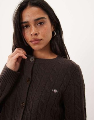 GANT gilet en maille torsad&eacute;e marron-Rouge