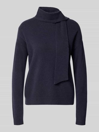 Christian Berg Kaschmirpullover mit Schal-Detail