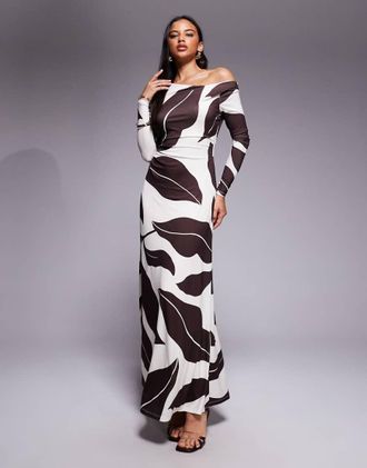 Forever New Aimee - Robe longue asym&eacute;trique en tulle &agrave; imprim&eacute; abstrait avec manches longues - Marron-Multicolore