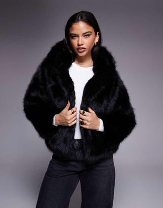 Kiwi & Co Faye - Cropped-Jacke aus Kunstpelz in Schwarz mit Kapuze