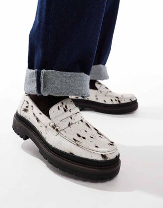 Asos Premium - Loafer mit Kuhfell-Struktur und dicker Sohle-Bunt