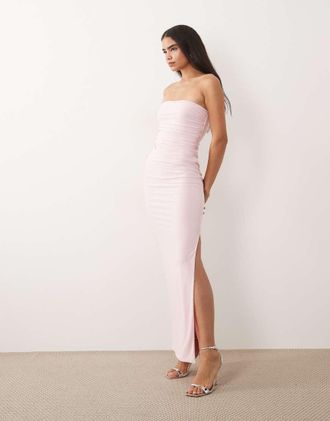 Missy Empire Missy Empire - Figurbetontes, tr&auml;gerloses Maxikleid aus doppellagigem Stoff in Rosa mit gerafftem Taillendetail