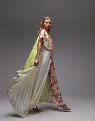 Asos Robe longue drap&eacute;e effet cascade avec imprim&eacute; floral vari&eacute;-Multicolore