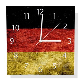 Wallario Design Wanduhr Verwitterte Deutschland-Fahne in schwarz rot Gold aus Aluverbund, Alu-Uhr Größe 30 x 30 cm, weiße Zeiger mit Metalloptik