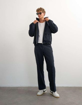 Topman Hose mit weitem Bein und Boucl&eacute;-Nadelstreifen in Marineblau