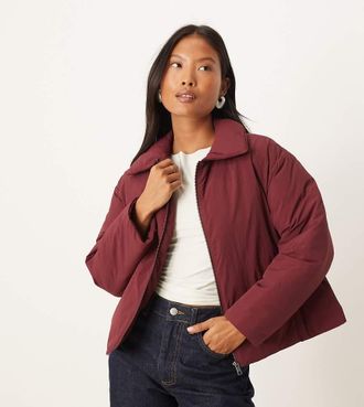 Asos Petite ASOS DESIGN Petite - Pufferjacke in Burgunderrot mit Kragen-Lila