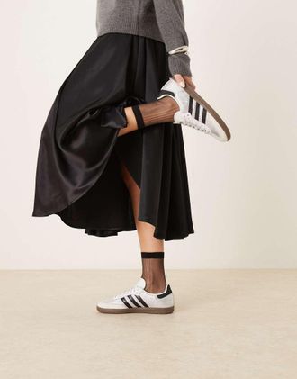 adidas Originals Samba OG - Sneaker in Weiß und Schwarz mit Strassverzierung