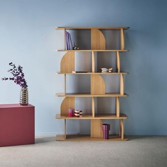 Sweeek Etag&egrave;re. biblioth&egrave;que exotique d&eacute;cor bois ch&ecirc;ne 5 niveaux. s&eacute;parateurs courb&eacute;s - Alva