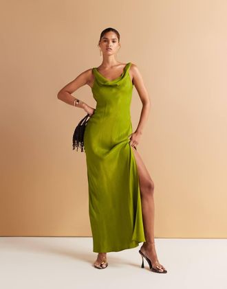 Mango Robe longue en jacquard satiné avec col bénitier et fente latérale - Vert olive