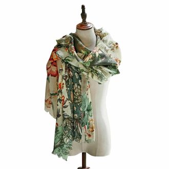 Loberon Schal Garnay, Blumenprint im Patchwork-Design, Angenehm Weiche Haptik, Kleine Gefranste Kanten, Tuch, Accessoire, Wolle, bunt