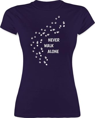 Shirtracer Shirt Damen - Geschenk f&uuml;r Hundebesitzer - Never Walk Alone Pfotenabdr&uuml;cke - M - Lila - Oberteile hundespr&uuml;chen hundeshirts hundefan gassi Tshirt hund