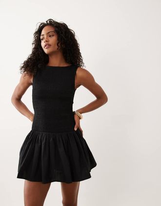 Abercrombie & Fitch Robe smock&eacute;e courte avec encolure bateau et short int&eacute;gr&eacute; - Noir