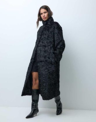 Asos Manteau long ASOS DESIGN &agrave; effet astrakan en fausse fourrure noir