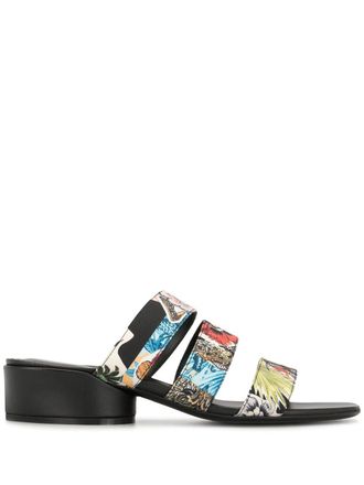 Ferragamo Sandalen mit Print - Schwarz