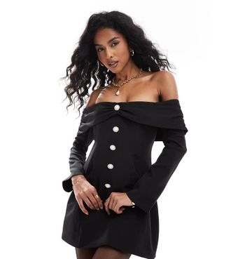 the frolic Exclusivité - The Frolic - Robe courte ajustée à épaules dénudées et manches évasées avec boutons perles - Noir