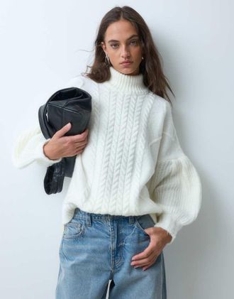 Asos Strickpullover mit Zopfmuster, Oversize und Stehkragen in Cremewei&szlig;