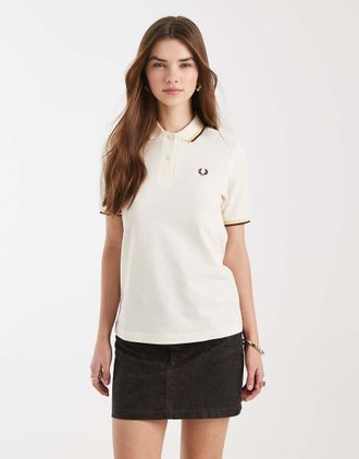 Fred Perry Polohemd in Ecru mit zwei Zierstreifen und Logo-Neutral
