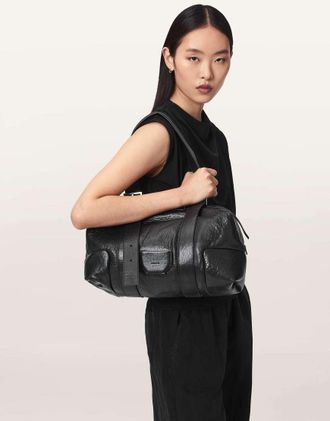 AllSaints Ares - Genarbte Schultertasche in Schwarz/Silber-Mehrfarbig