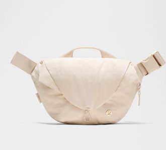 lululemon Sac bandouli&egrave;re incurv&eacute; Lunar New Year 3L