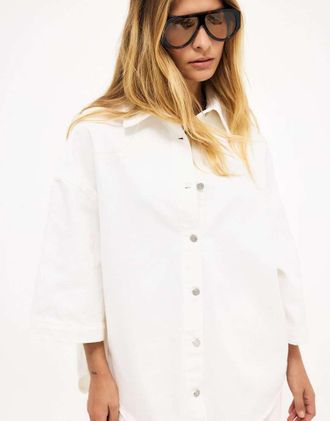NA-KD Chemise oversize en jean &agrave; manches courtes - Blanc