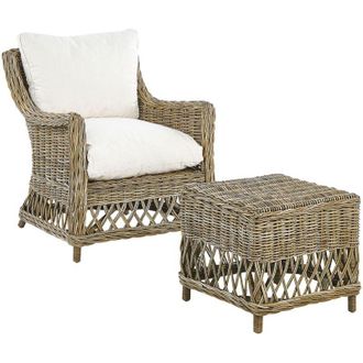 Beliani Gartensessel Nat&uuml;rlich Rattan mit Hocker 2 Auflagen Cremewei&szlig; Baumwolle Terrasse Balkon Au&szlig;en Wohnzimmer Gartenzubeh&ouml;r im Retro Stil