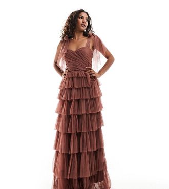 Lace & Beads Petite Robe longue à volants et bretelles nouées - Marron rose