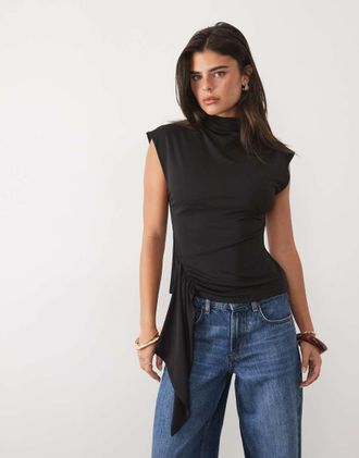Nobody's Child Jersey-Top mit hohem Kragen, Kapp&auml;rmeln und Bindedetail in Schwarz