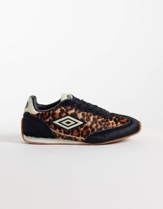 Umbro Gorton sneaker en daim noir et imprim&eacute; l&eacute;opard