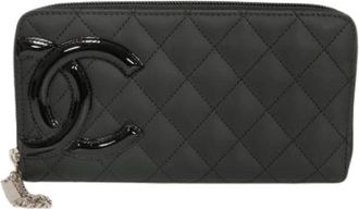 Chanel Portefeuille long zipp&eacute; Pre-owned en cuir de veau matelass&eacute; et verni - Femme - Pre-owned - Noir - Taille: ONE Size