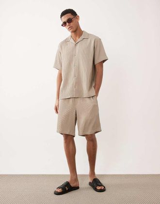 Jack & Jones Freizeit-Set aus Hemd und Shorts in Beige-Neutral