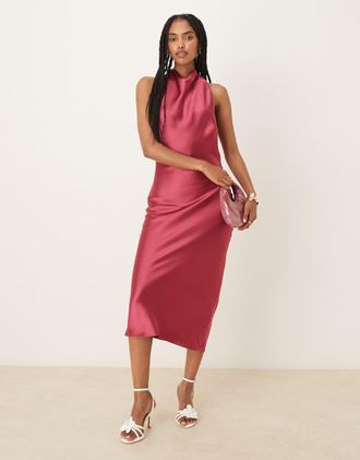 Pretty Lavish Robe longueur mollet en satin avec col b&eacute;nitier - Rose baie