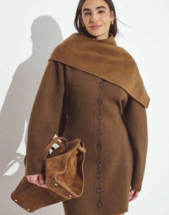 NA-KD gestricktes skulpturales Minikleid in Braun