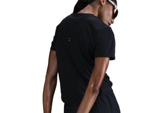 Nike T-Shirt W NK TEMPO DF SS TOP mit reflektierendem Logo, atmungsaktiv, schnell trocknend