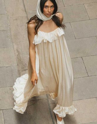 NA-KD Kate Klem - Robe longue volumineuse &agrave; volants - Cr&egrave;me-Blanc