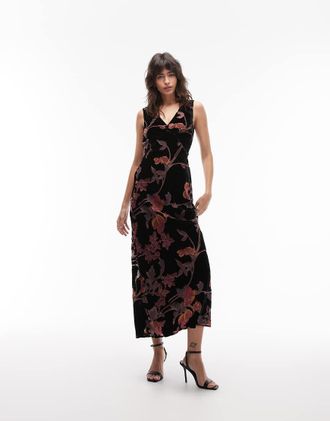 Asos Maxikleid aus Ausbrennersamt mit V-Ausschnitt und Blumenmuster in Schwarz und Rosa