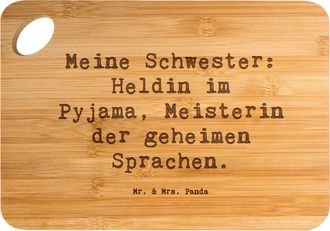 Mr. & Mrs. Panda Frühstücksbrett Spruch Schwester Heldin - Geschenk, Schneidebrett, vesperbrettchen, handgemacht, Handarbeit, einzigartige Designs, handgefertigt, Holz