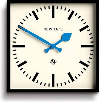 Newgate Watches Number Five Horloge Murale | Horloge de Gare Moderne carrée dInspiration rétro | 40cm | Noir avec Aiguilles Bleues | Style du Milieu du siècle pour Cu
