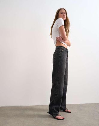 Topshop Ember jean droit d&eacute;contract&eacute; taille basse en noir d&eacute;lav&eacute;